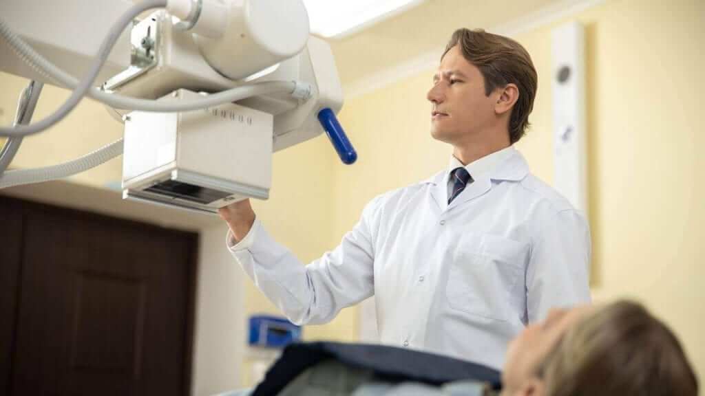 Should You Become an X-Ray Technician, and How?